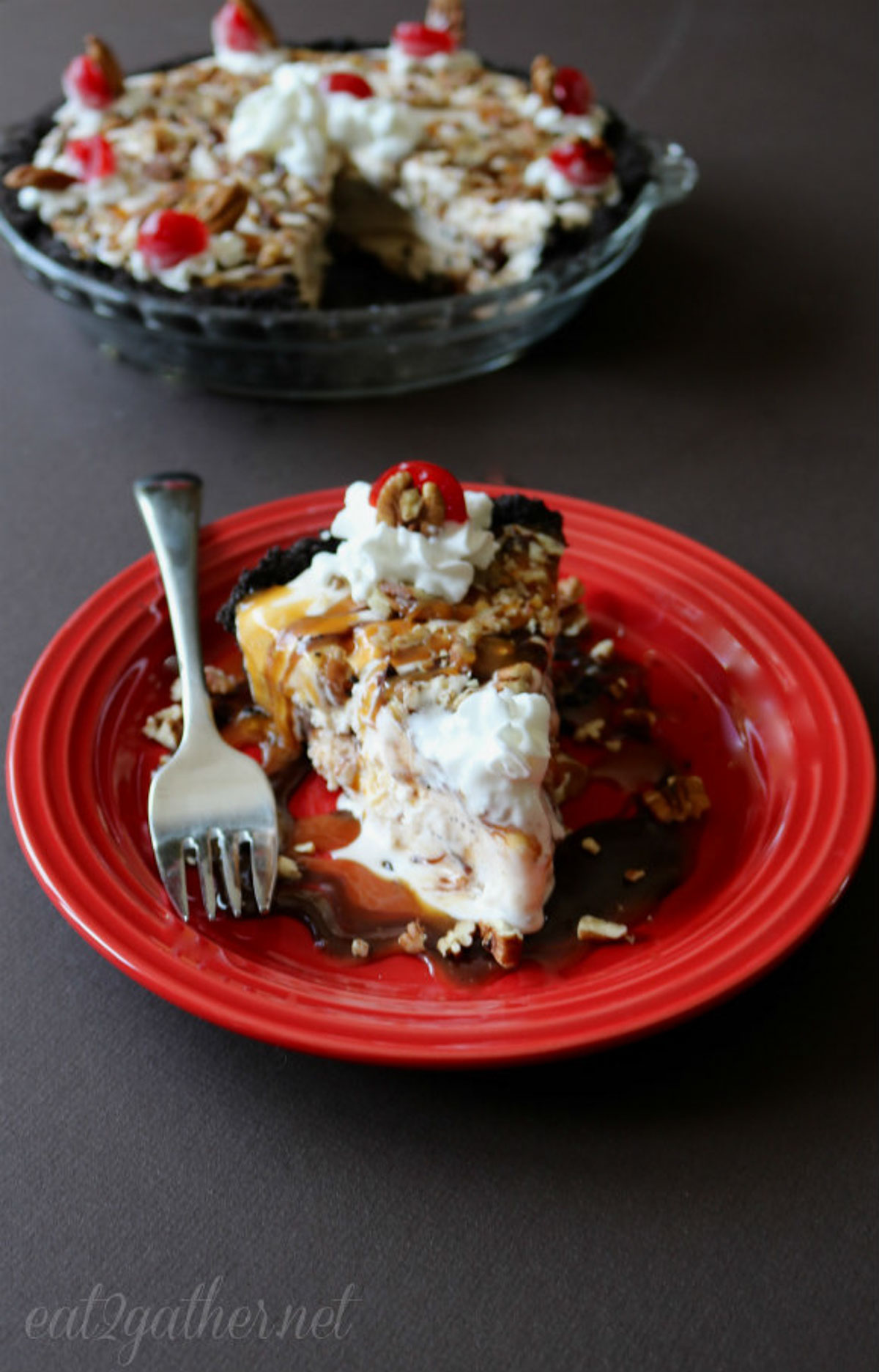 Turtle Sundae Ice Cream Pie recipe - Eat 2 Gather
